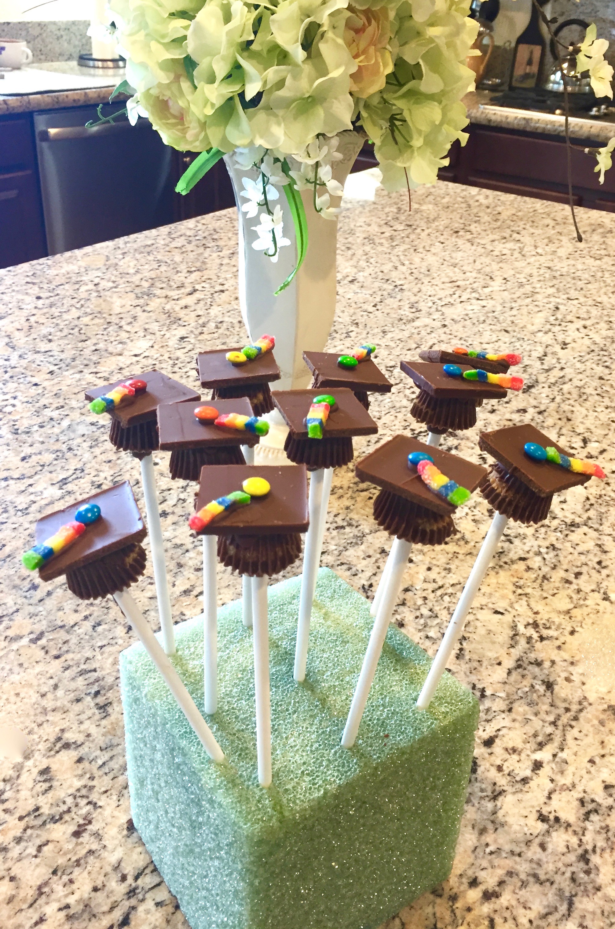 Graduation Party Ideas: DIY Grad Cap Candies